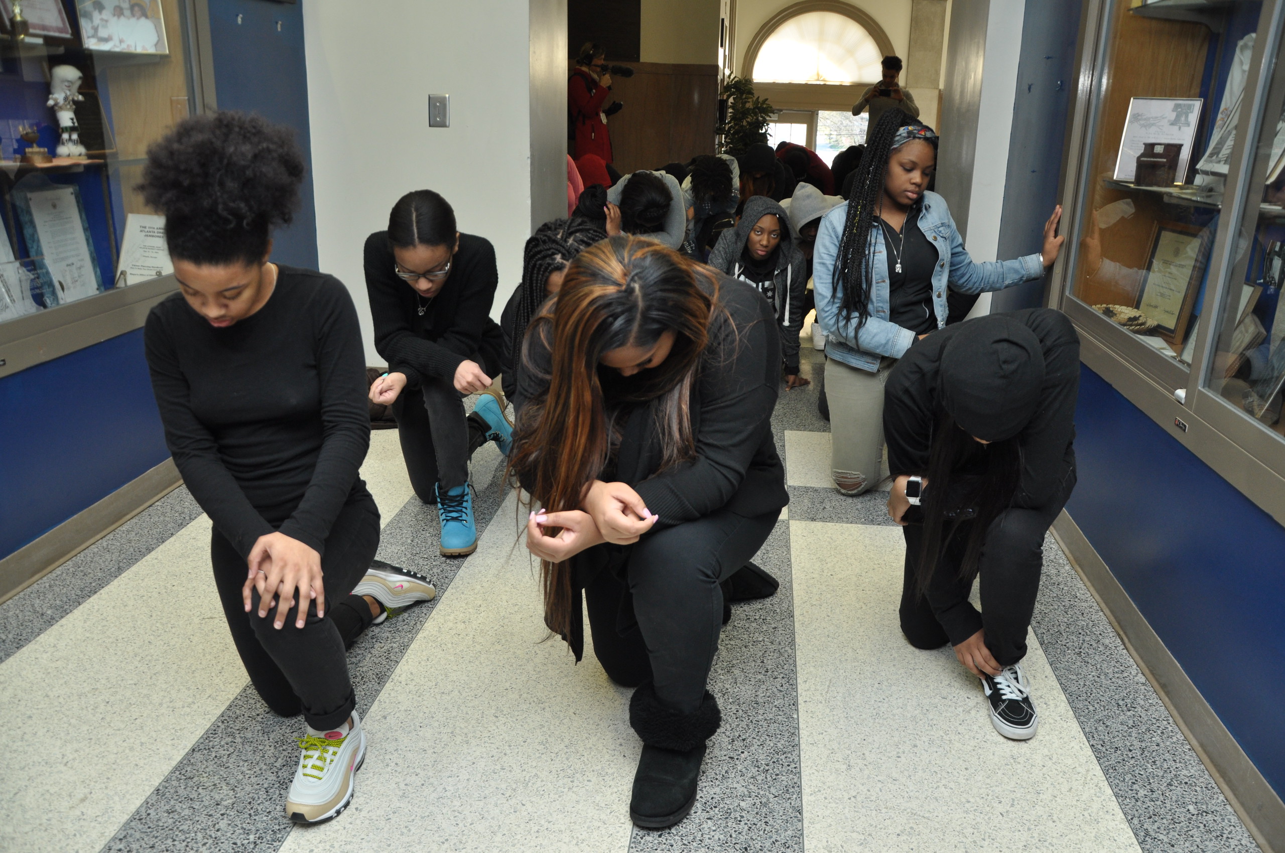 APS Students Take a Stand During National School Walk Out Day – APS Today