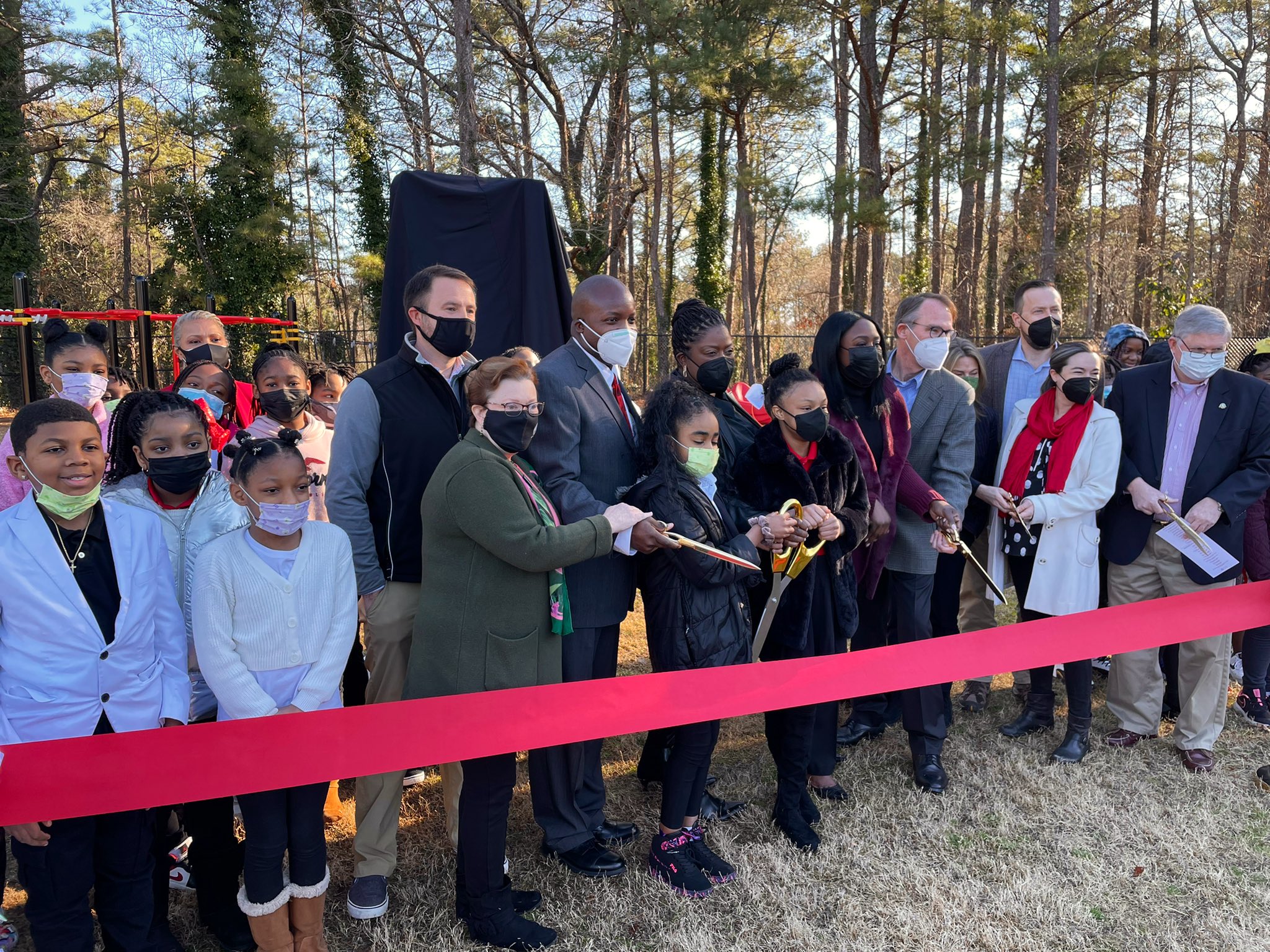 Dobbs-Schoolyard-Ribbon-Cutting – APS Today